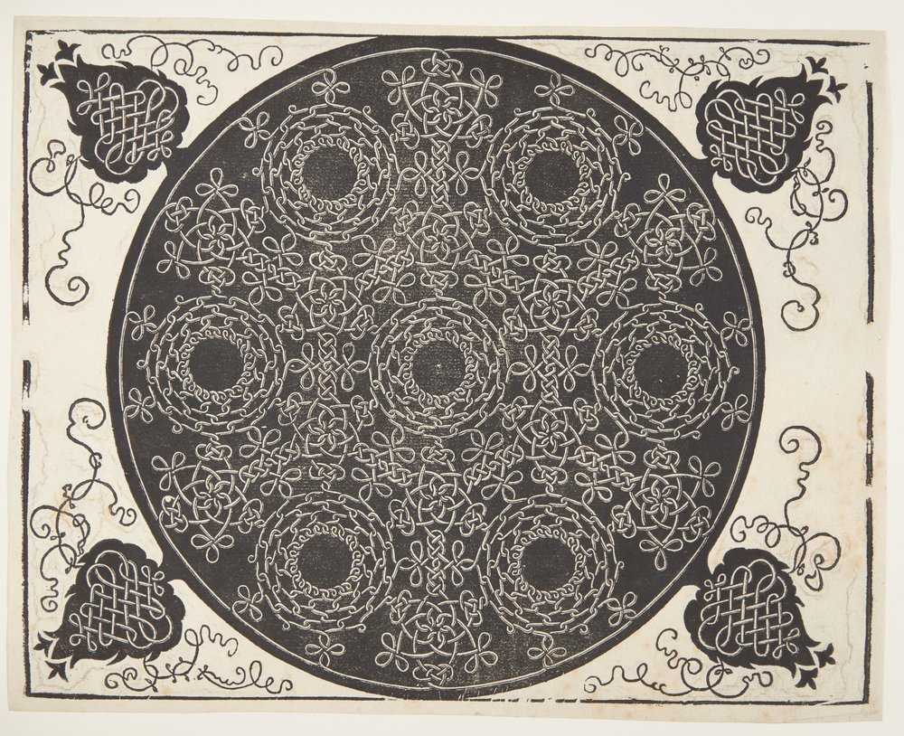 Interlaced Cord Pattern with Seven Wreaths