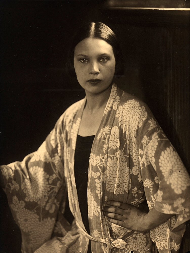 Half-length portrait of Wanda Wulz wearing a kimono dressing gown