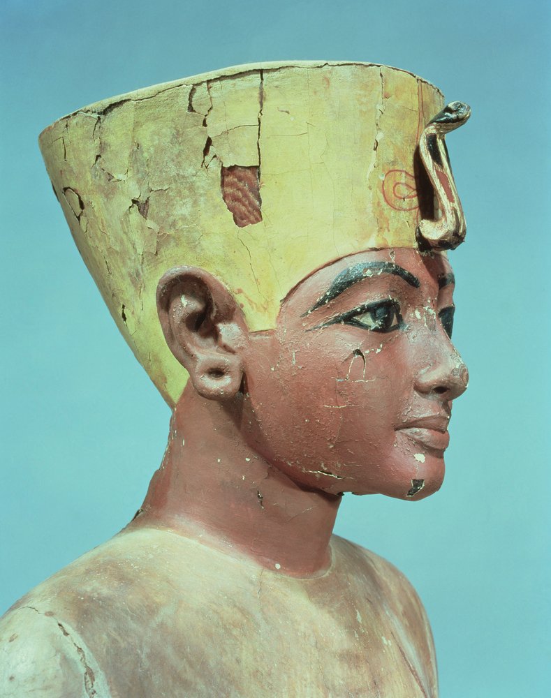 Head of a dummy of the young Tutankhamun wearing a compromise between ...