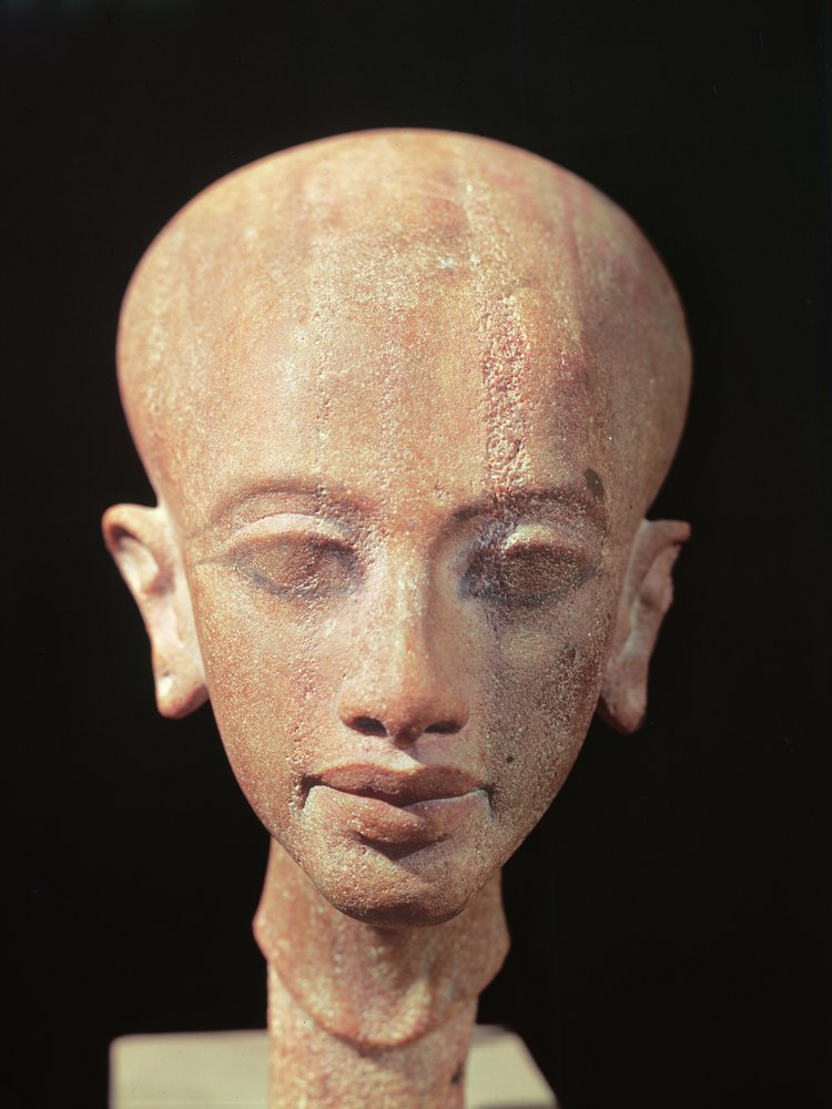 Portrait bust of a daughter of King Akhenaten (1353-1337 BC)