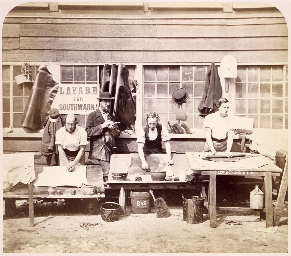 Finishing skivers demonstrating their techniques