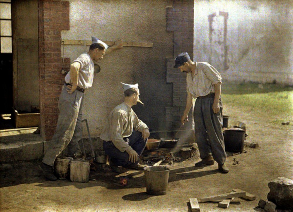 Three French soldiers cooking lunch on an open fire, Soissons, Aisne ...