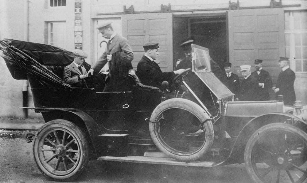 The Prince of Wales at the Zeppelin works in Friedrichshafen, 1913