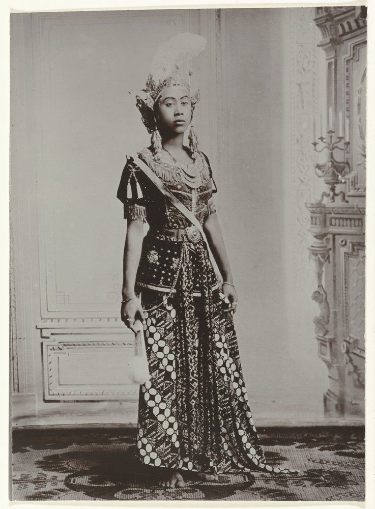 Portrait of a Javanese Woman Holding a Fan and Wearing a Crown