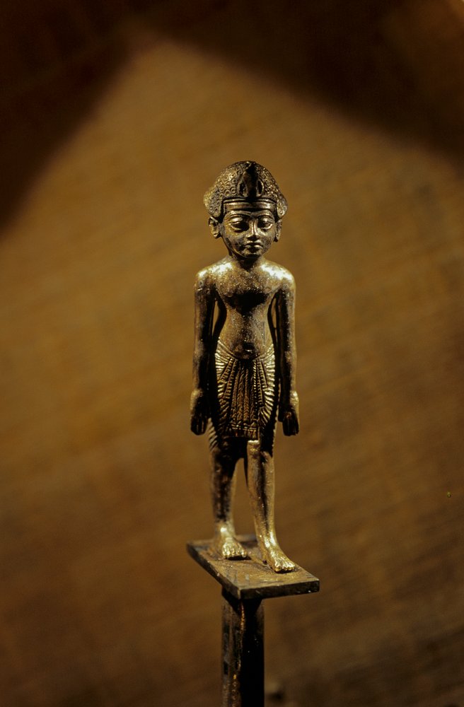 Silver staff with figure of Pharaoh, KV 62, 2007 (photo)