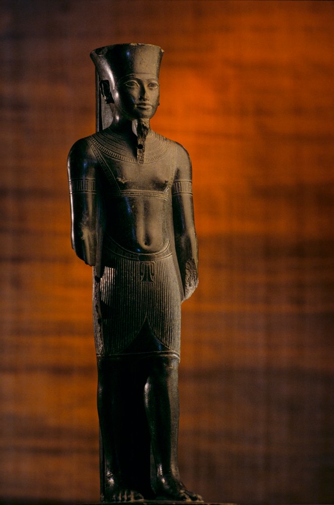 Statue of Amun with Tutankhamun's features, 2009 (photo)