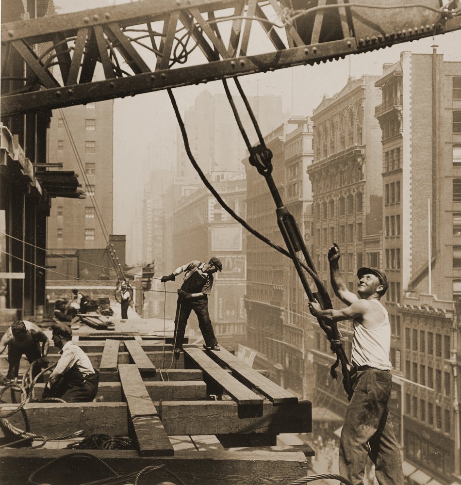 Construction workers empire state building, c.1930