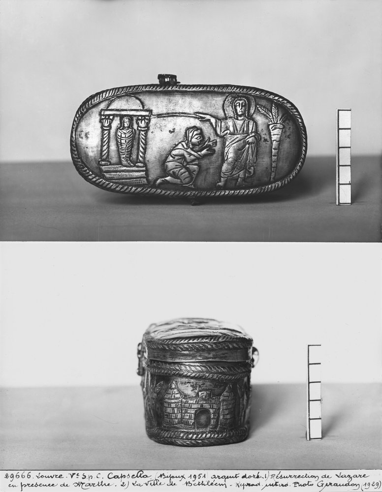 Lid of a pyxide depicting the raising of Lazarus with Christ and Martha ...