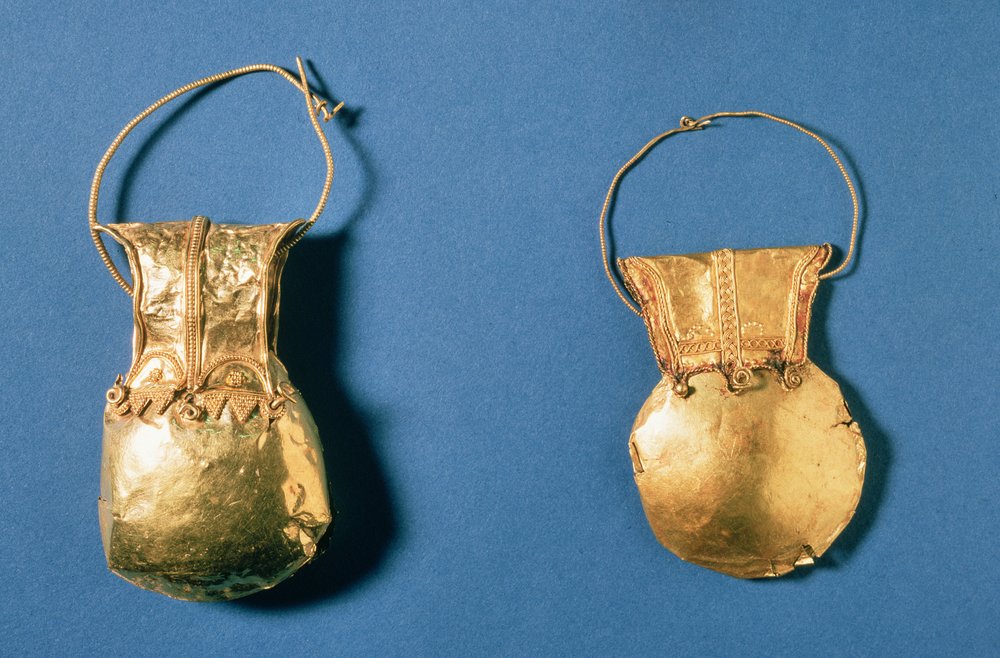 Bulla, amulet worn by freeborn Roman children until they reached ...
