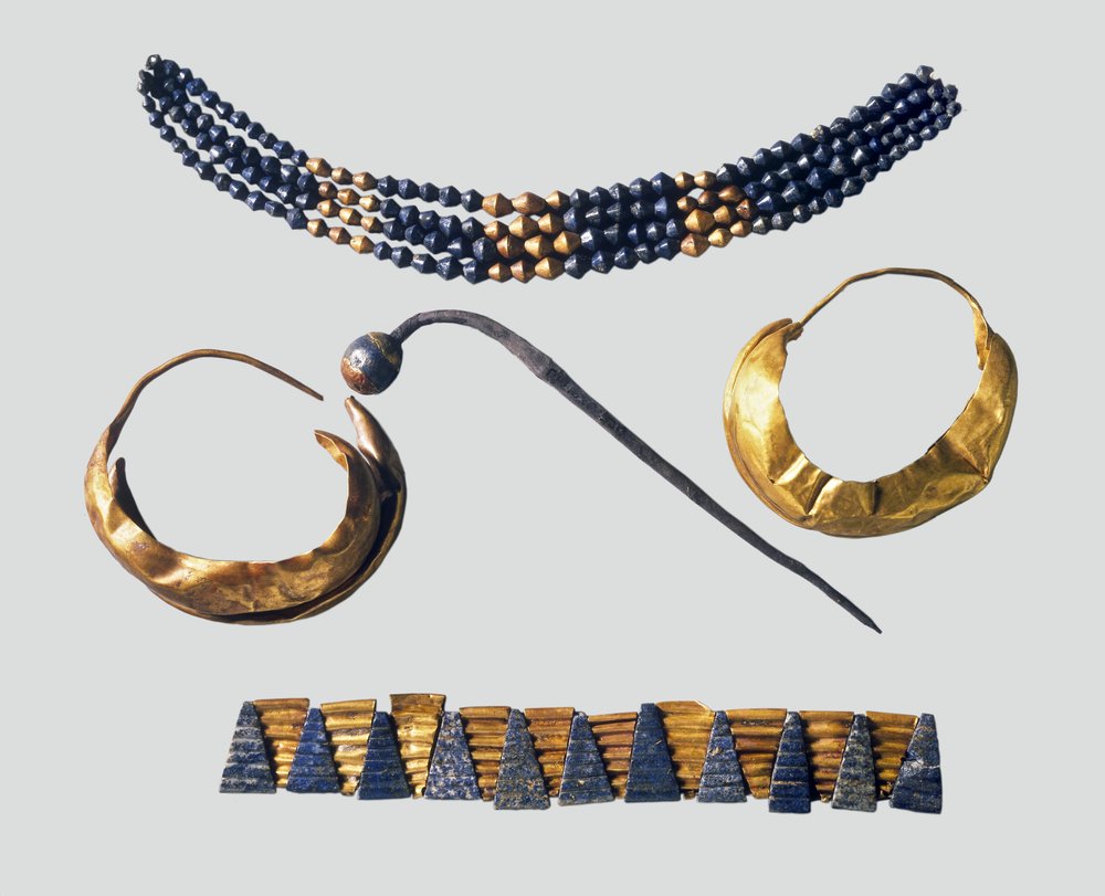 Sumerian jewellery from one of the famous 'Death Pits' in the Royal ...