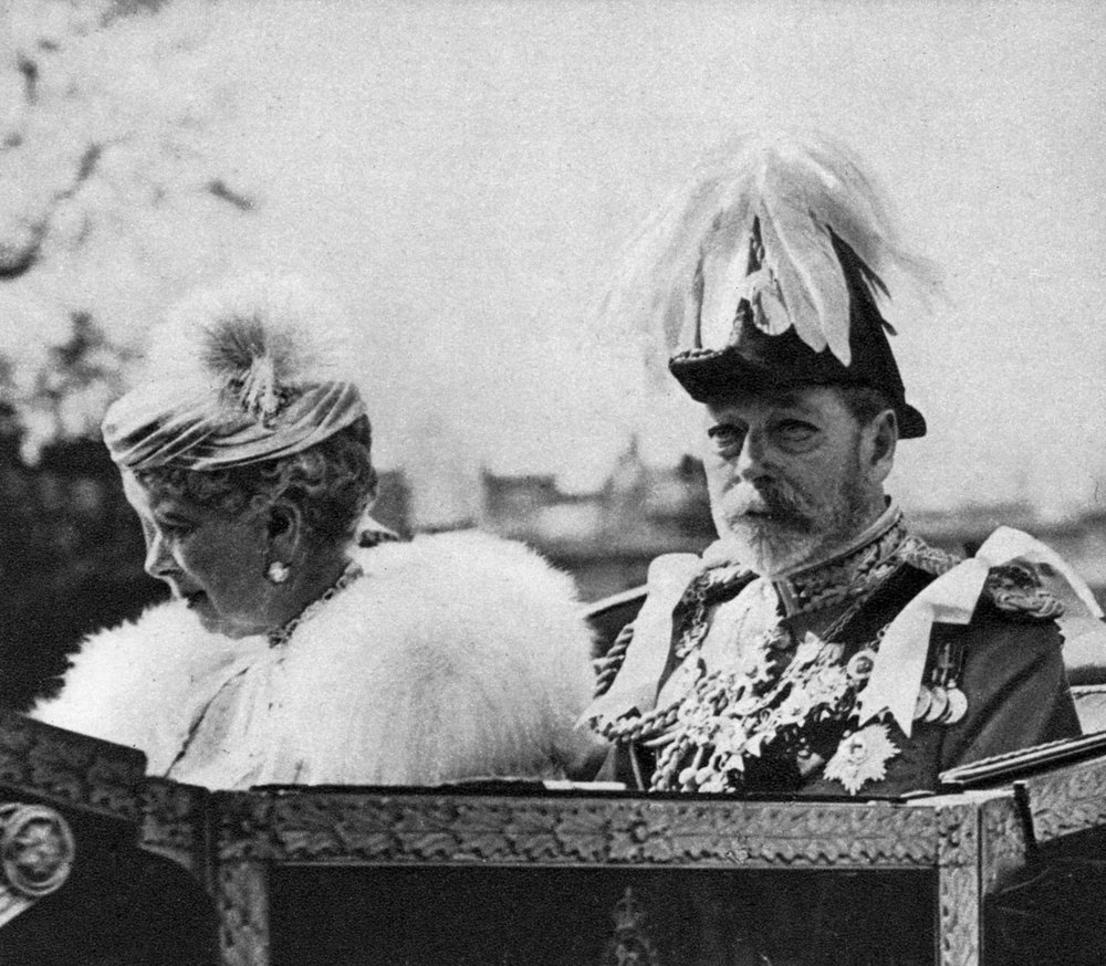 King George V and Queen Mary on their way to St Paul's Cathedral ...