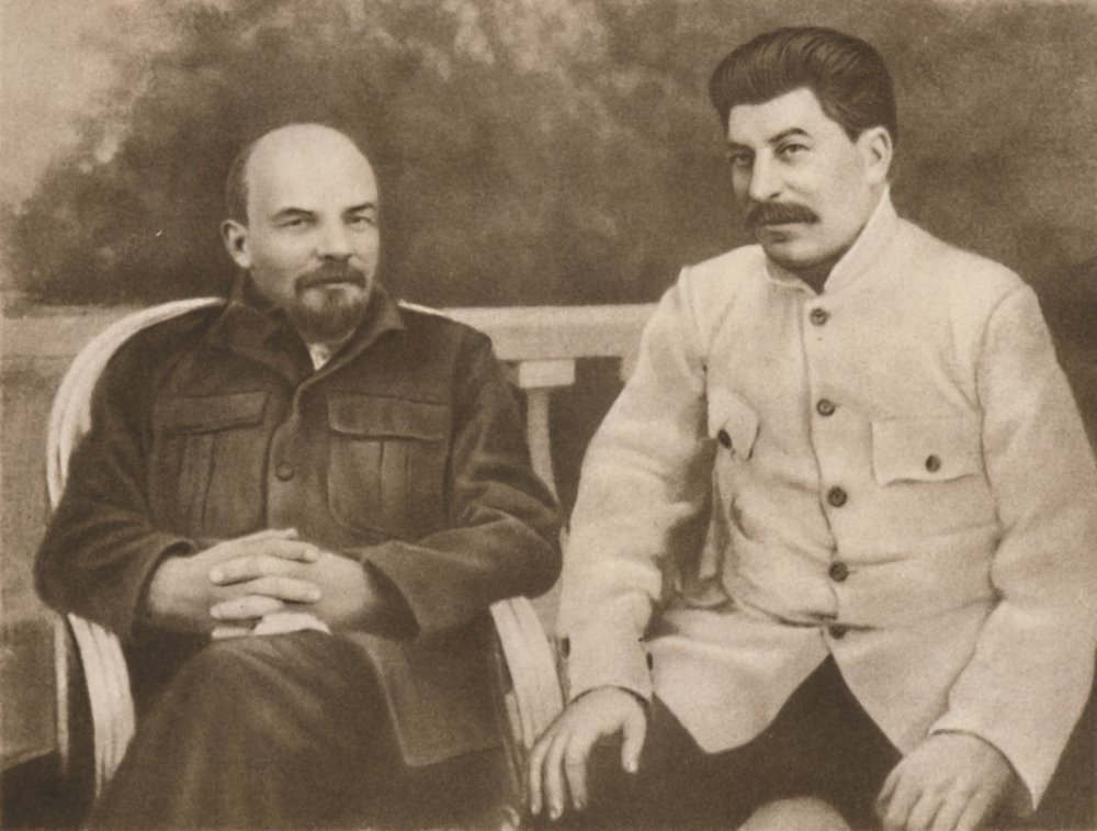 Lenin and Stalin in Gorki Near Moscow, 1922 by Unbekannt