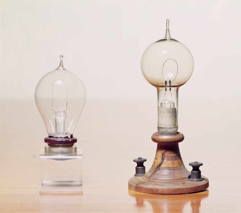 Early light bulbs: first commercial light bulb and electric filament ...