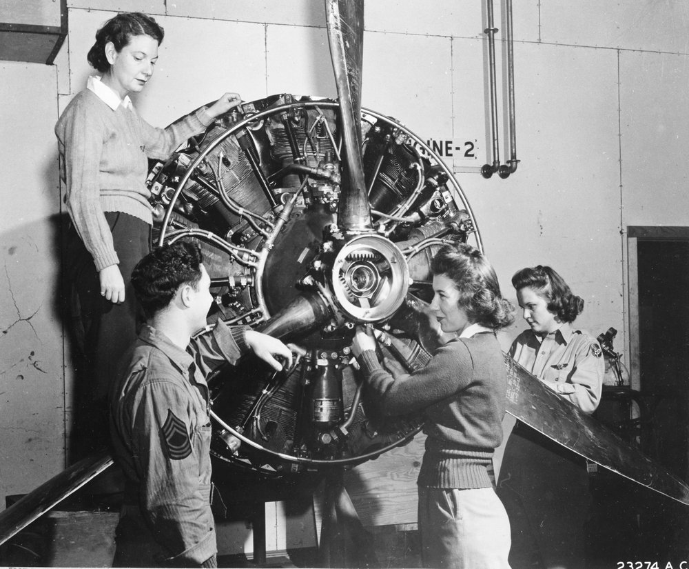 Wasps learn where the power comes from in the B-17 Flying Fortress ...