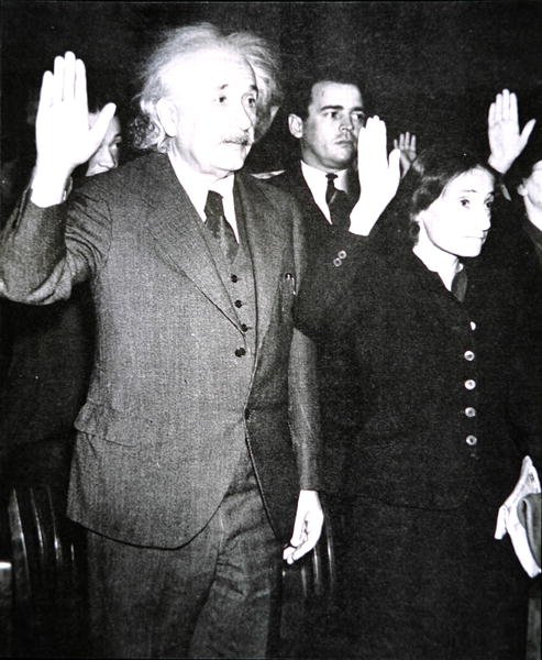 Albert Einstein with his step-daughter Margot taking the oath of US ...