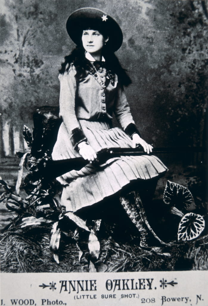 Annie Oakley (1860-1926) (b/w photo)