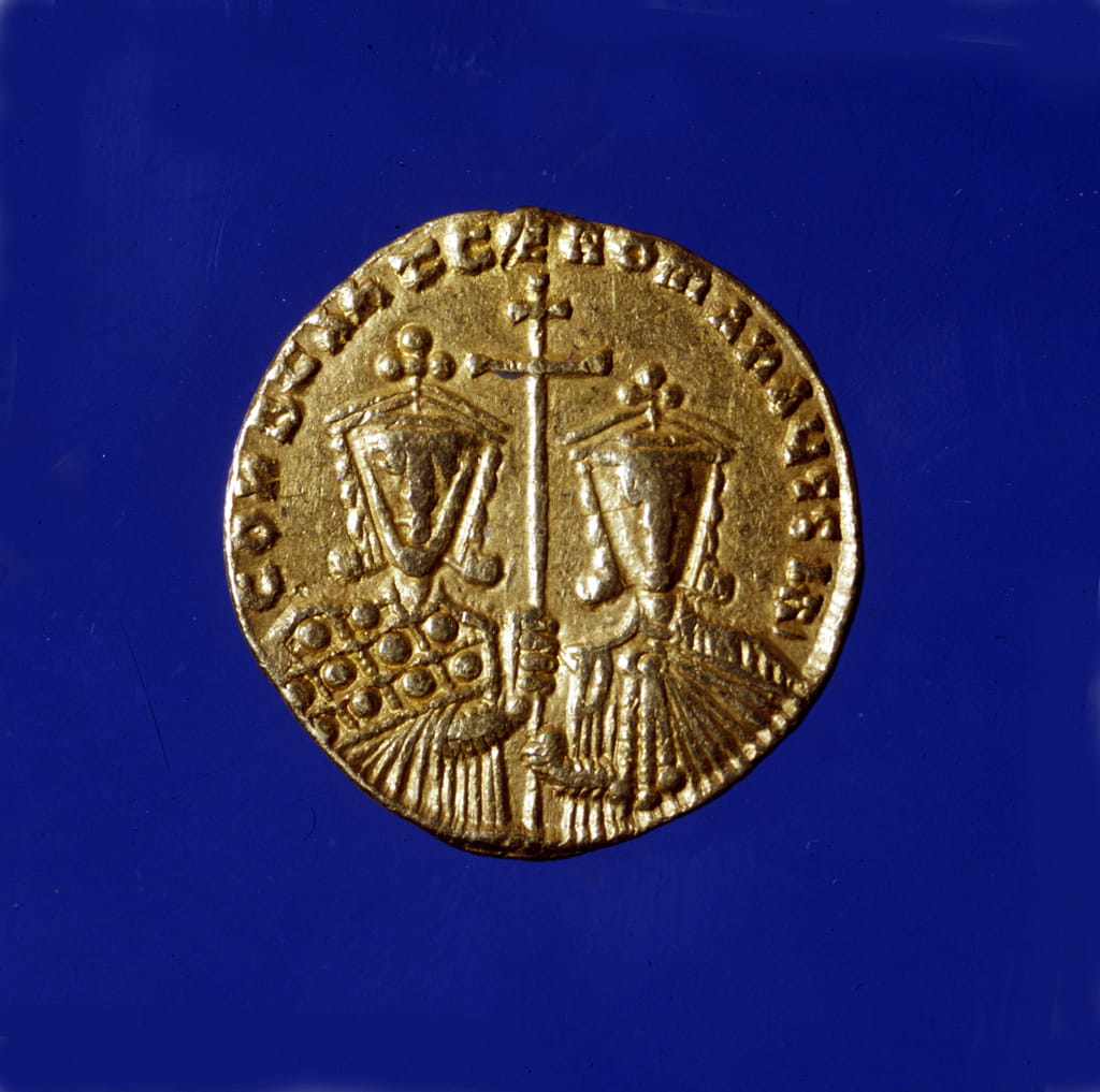 Gold coin in the effigy of Emperors Constantine VII Porphyrogenet (913 ...