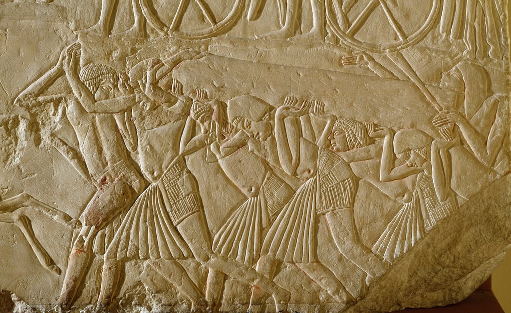 Egyptian antiquite: slaves carrying an obelisque during the great works ...