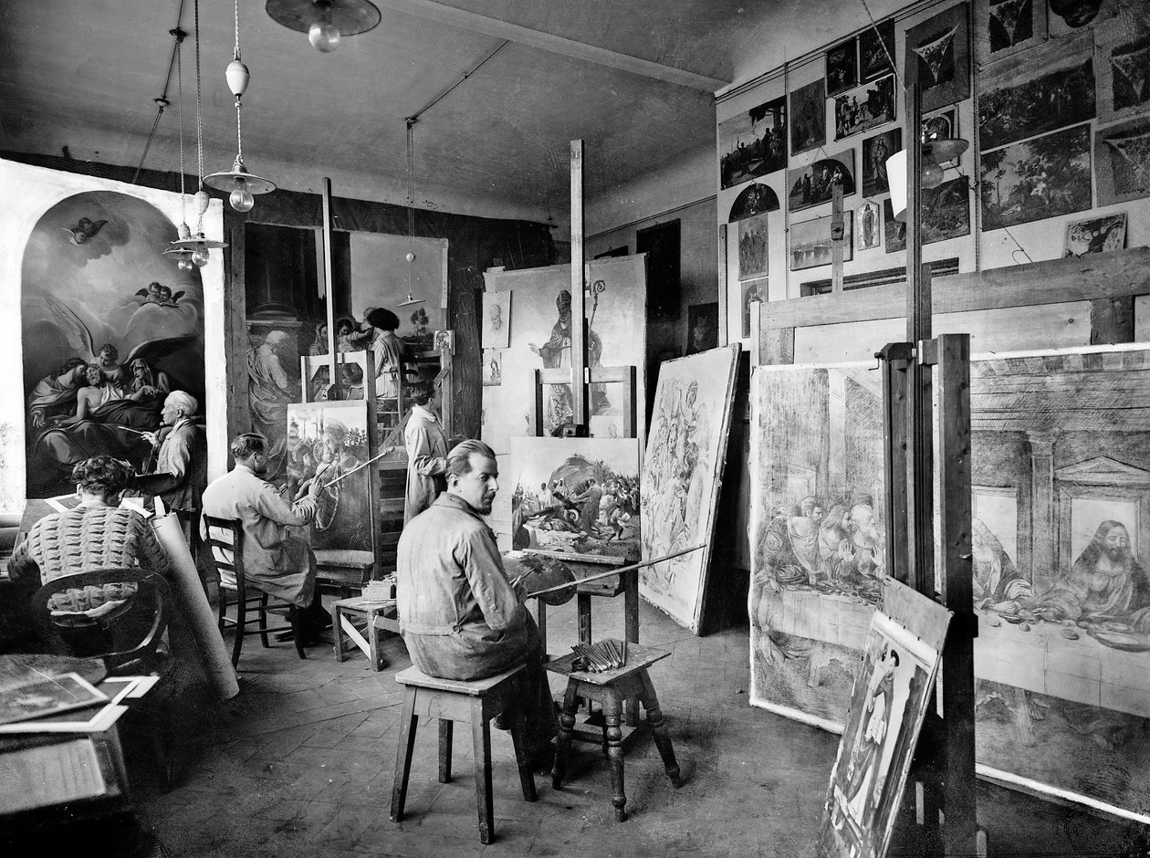 Hall of painters of the Stabilimento Fotografico Fratelli Alinari in ...