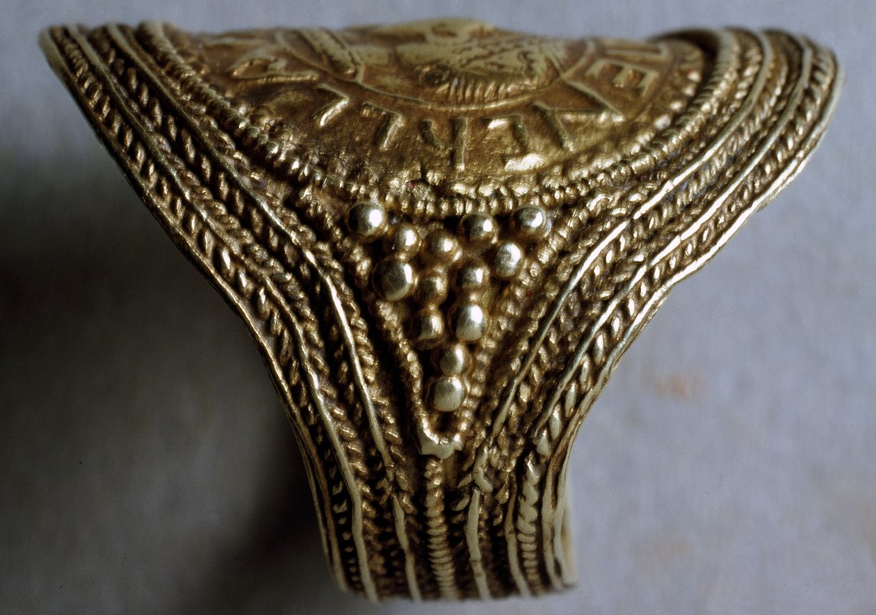 Late Saxon ring, probably c.7th century gold (detail)