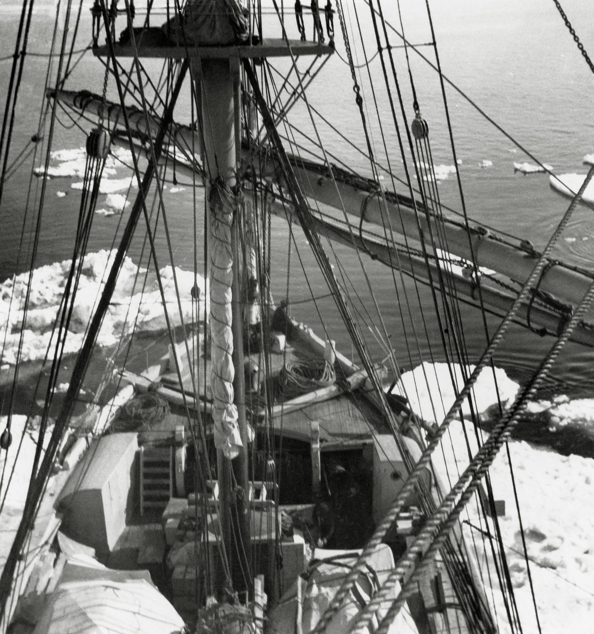 Schooner Stella Polare meeting first ice