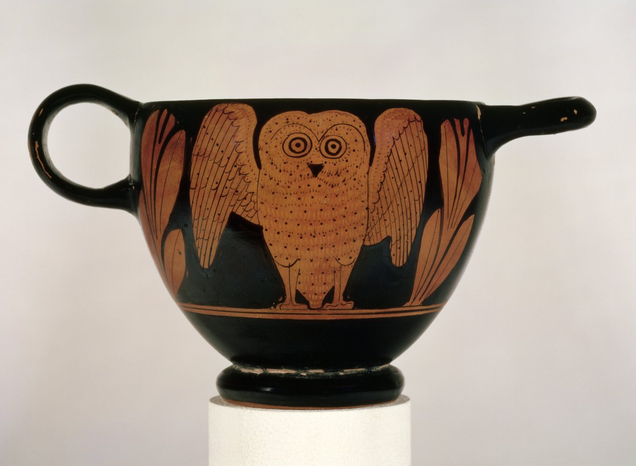 Attic red-figure skyphos depicting an owl with outstretched wings