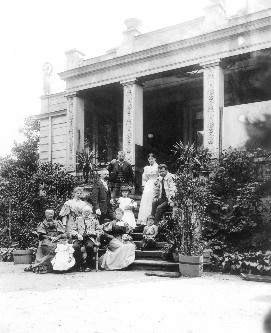 Max Klinger with his family in front of the house of his parents in ...