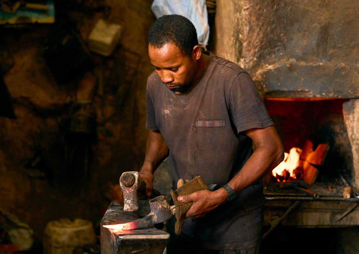 A blacksmith in the marketplace of Erfoud, Morocco (photo)