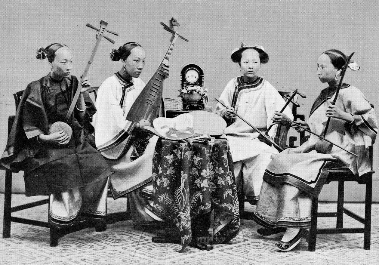Female musicians with traditional Chinese musical instruments in Hong ...