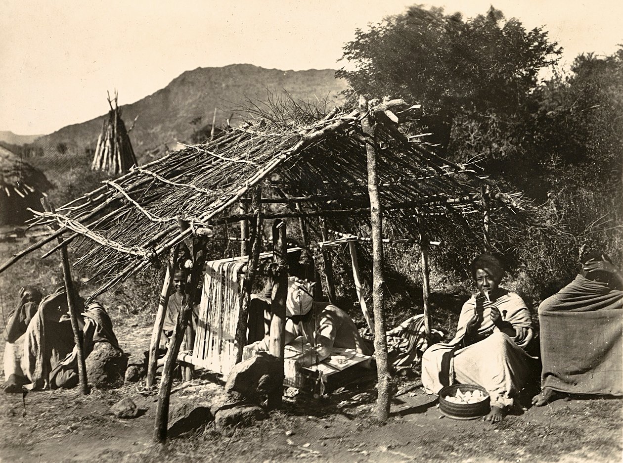 Building an Empire in the Fascist age: women intent on weaving