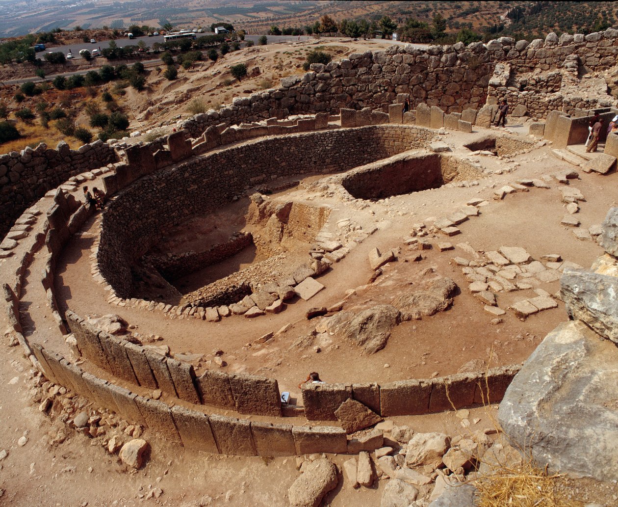 Mycenaean civilization: circle of tombs on the ancient site of Mycenae ...