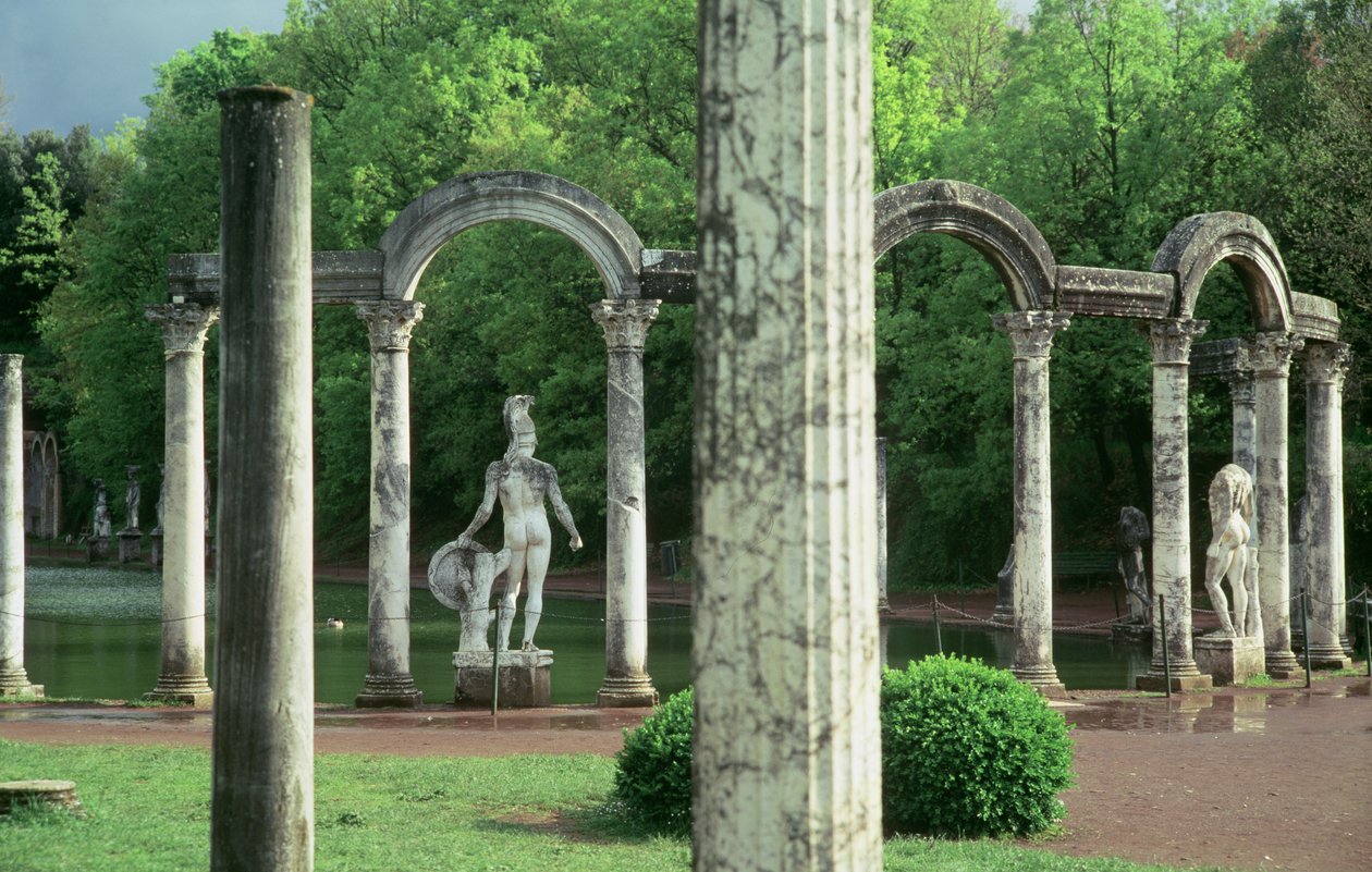 The North Colonnade of the Canopus Canal, Seen from the North