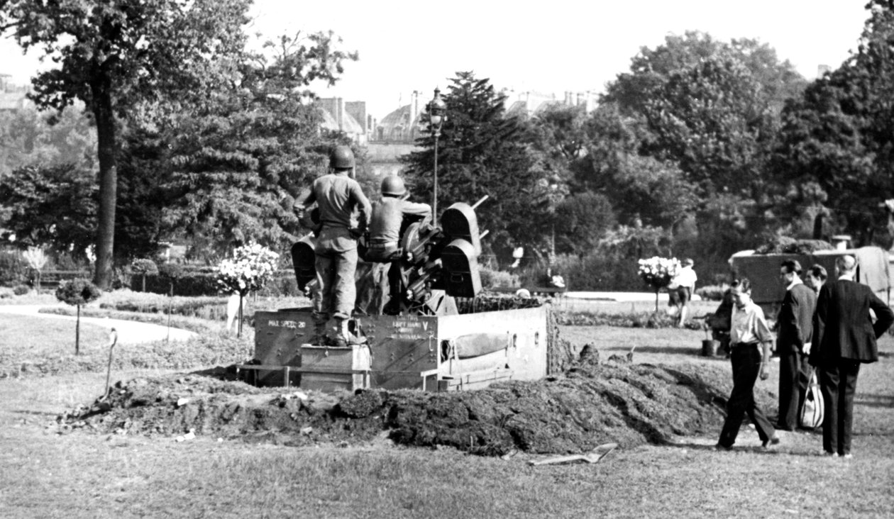 Anti-Aircraft Gun Position in the Garden of the Tuileries, Liberation ...