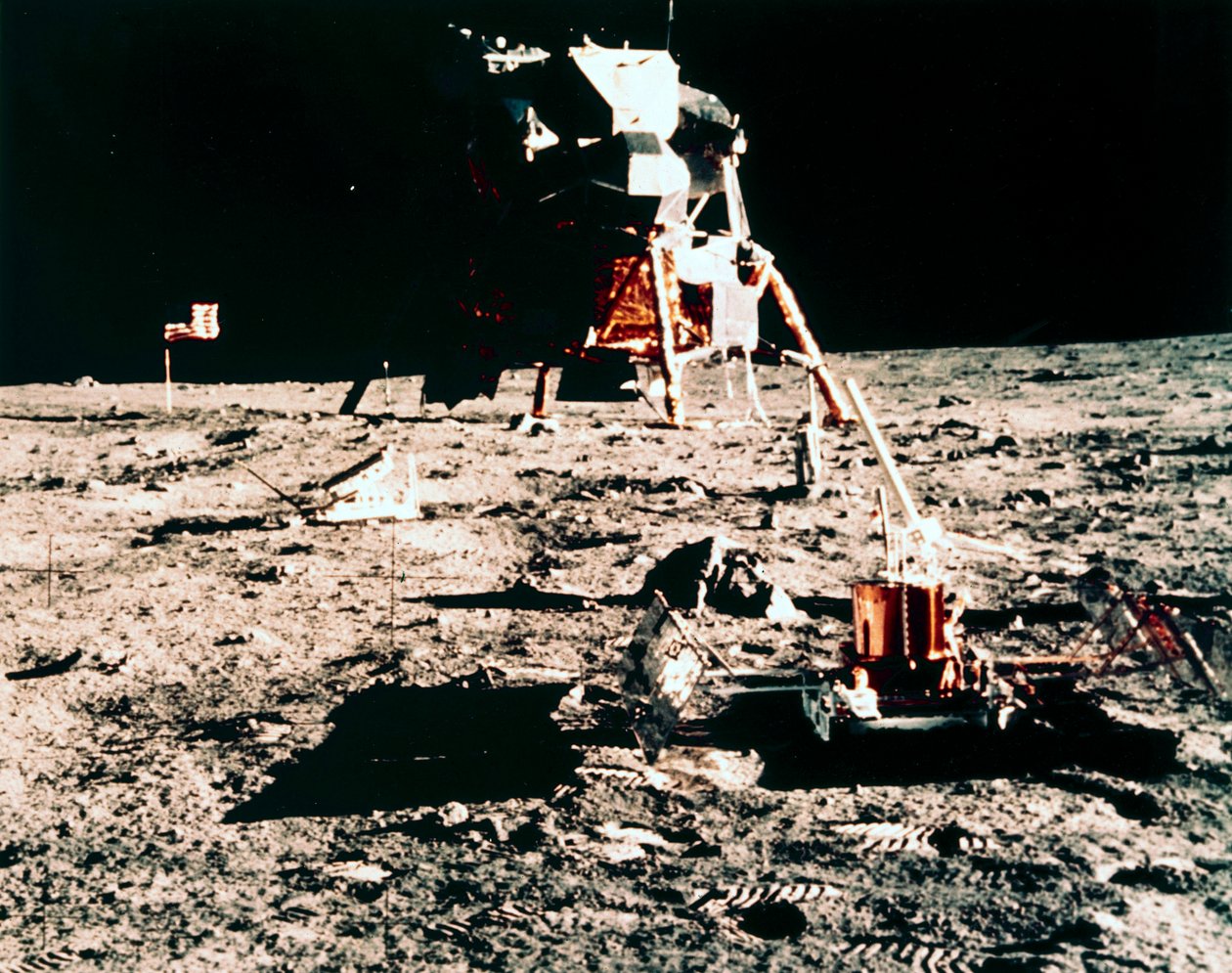 Manned Space Flight, USA, Apollo 11 lunar experiments