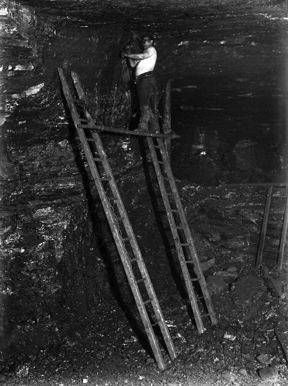 Cutting the Top Layers of the Famous Ten Yard Seam, Staffordshire, c 1890s