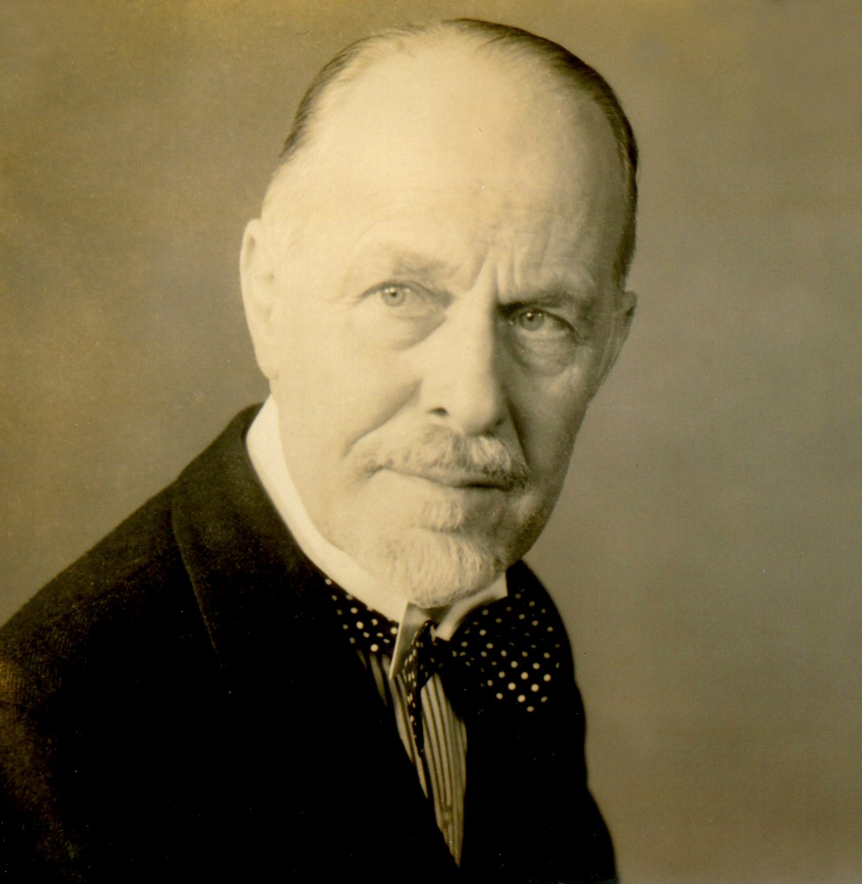 Portrait of Elias Burton Holmes